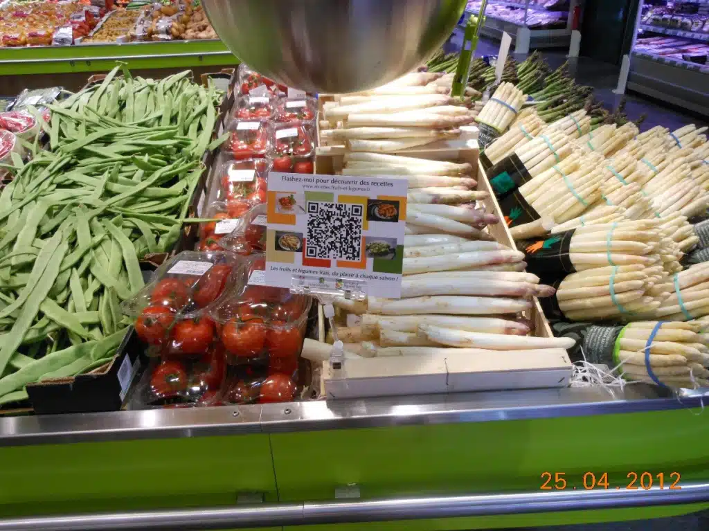 Stand de démonstrations culinaires sur les lieux d’achats de fruits et ...
